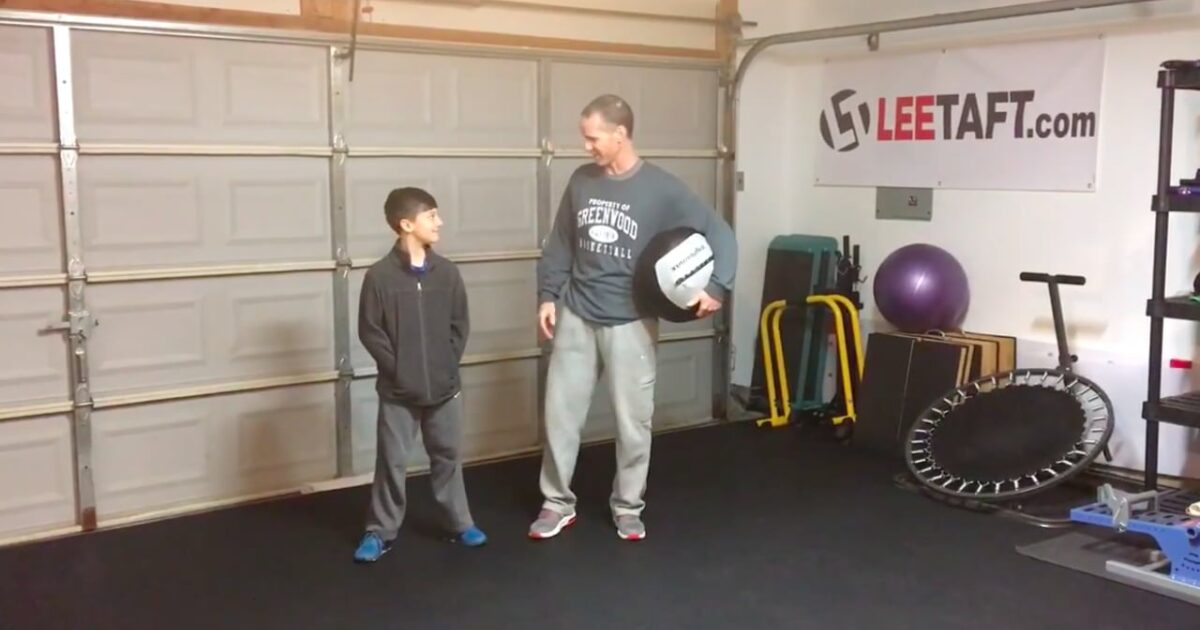 メディスンボールでの大腿パンチ | Kinetikos